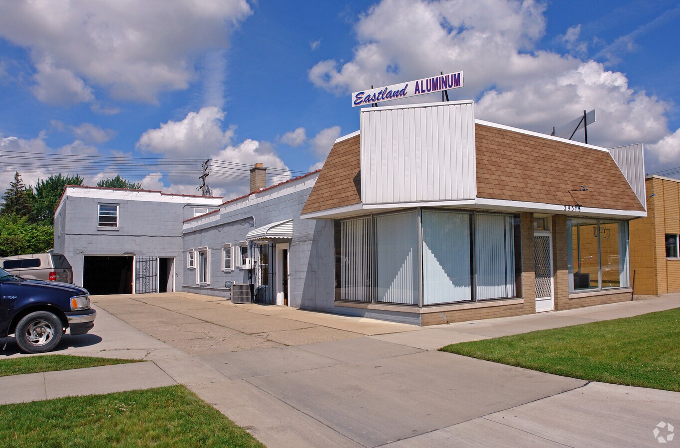 29315 Harper Ave, Saint Clair Shores, MI 48081 | LoopNet