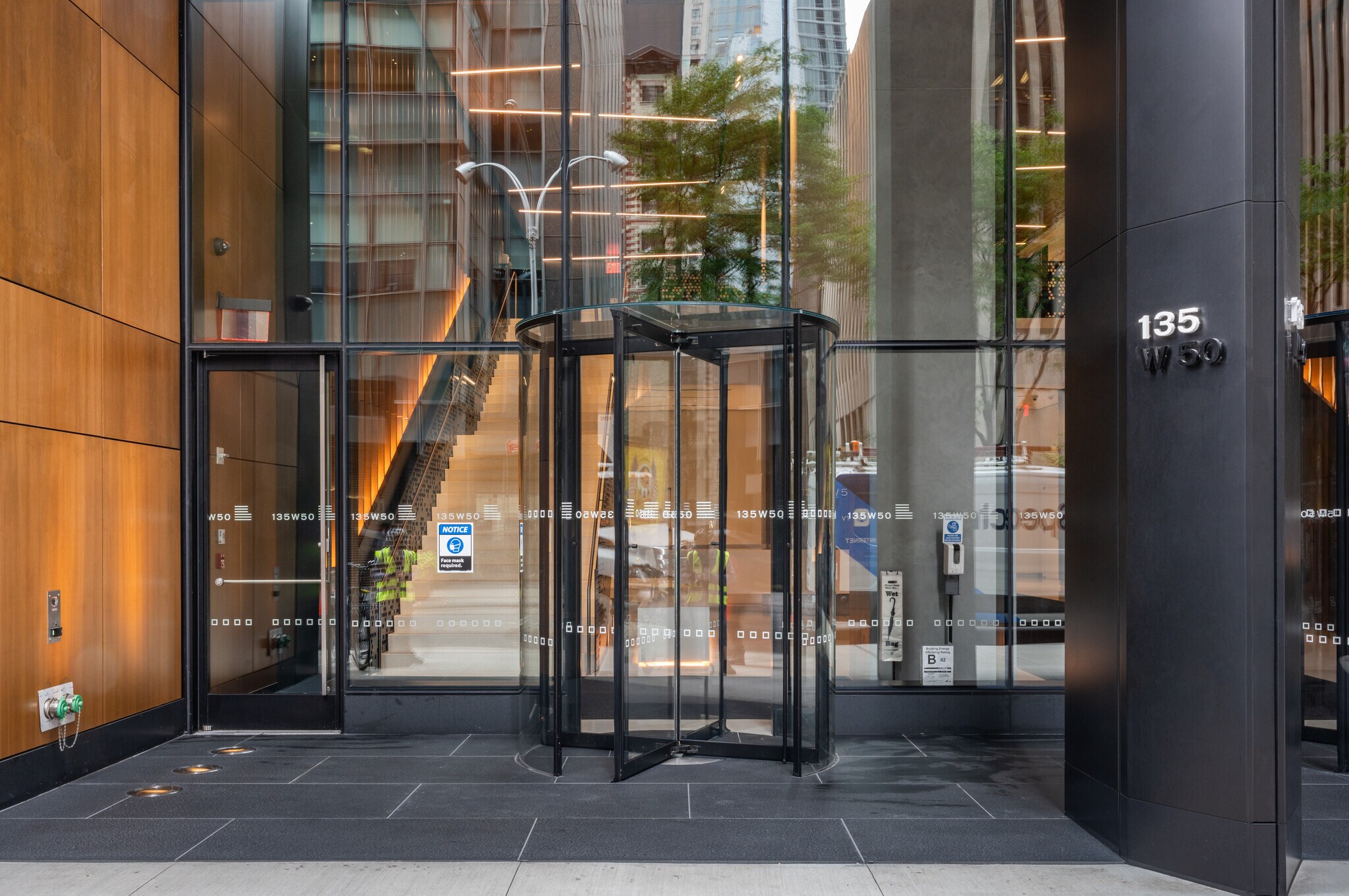 135 W 50th St, New York, NY 10020 - Industrious Rockefeller Center | LoopNet