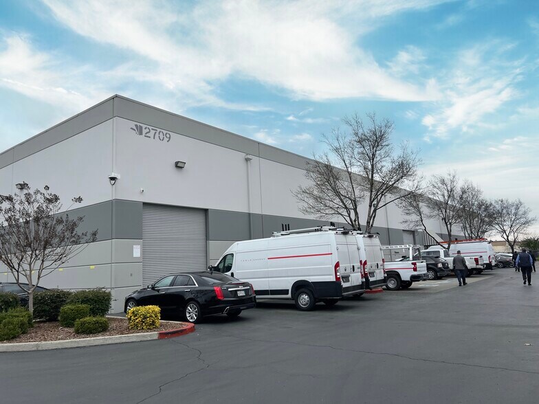 2709 Academy Way, Sacramento, CA 95815 | LoopNet