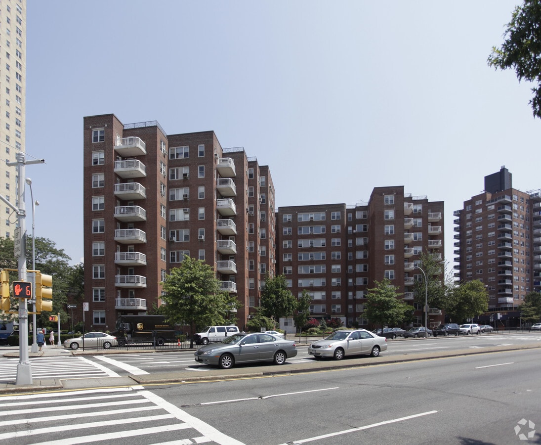 11045 Queens Blvd, Forest Hills, NY 11375 - Property Record | LoopNet.com