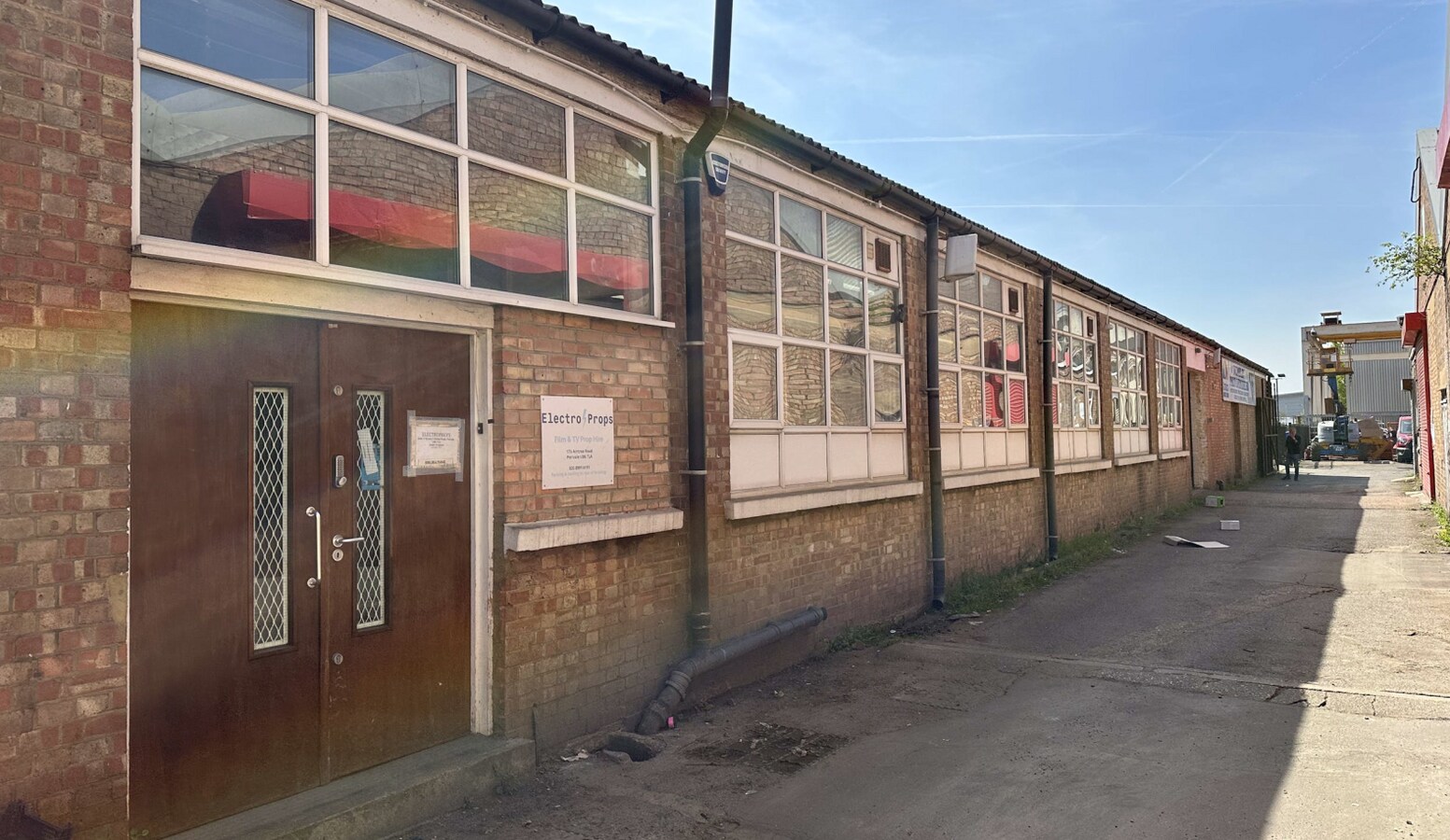 17 Aintree Rd, Greenford, UB6 7LA - Flex for Lease | LoopNet