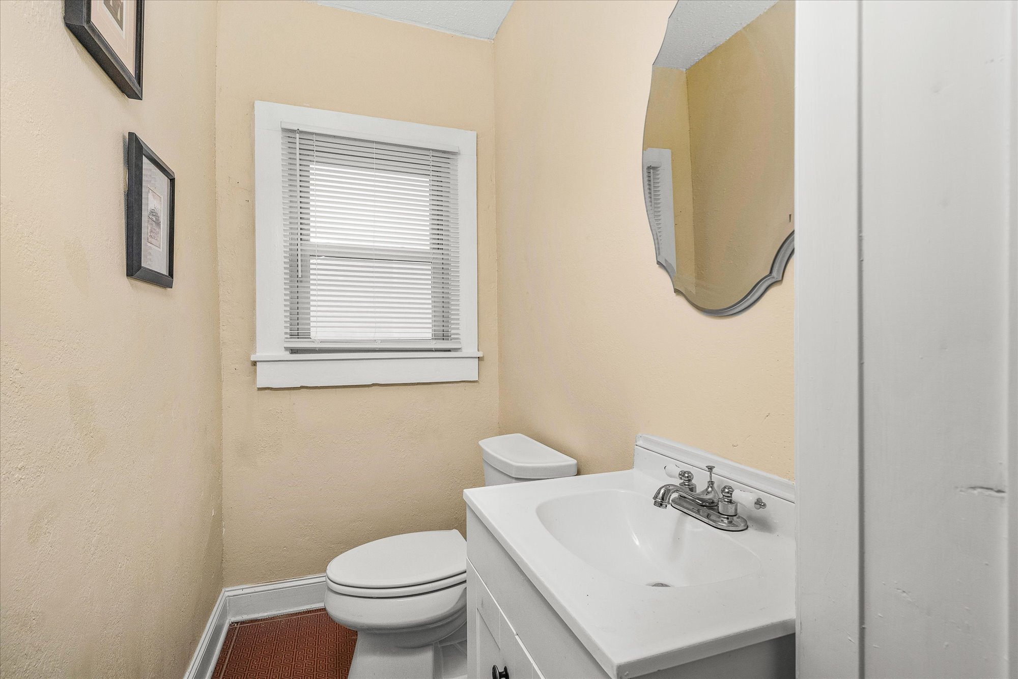 11 W Rhea St, Sparta, TN 38583 - Office for Sale | LoopNet