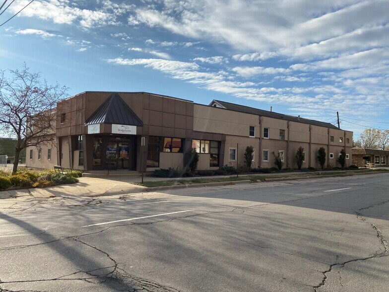 701 Center Point Rd NE, Cedar Rapids, IA 52402 | LoopNet