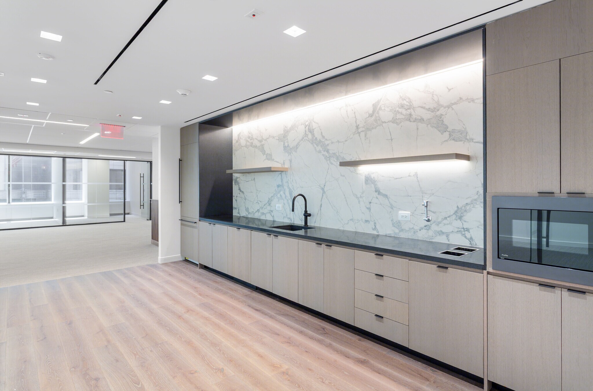 810 Seventh Ave, New York, NY 10019 - 810 Seventh Avenue | LoopNet