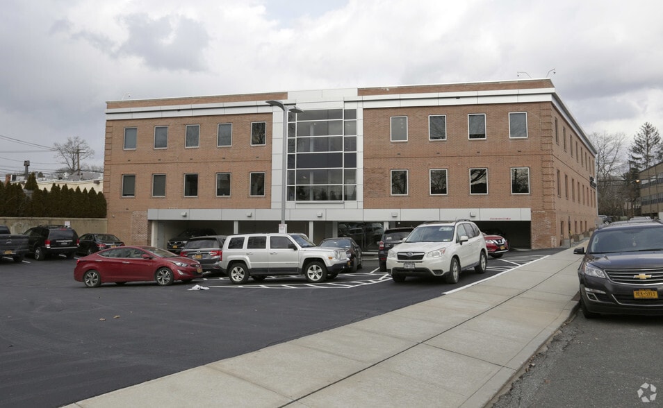 125 Mineola Ave, Roslyn Heights, NY 11577 - Office For Sale | LoopNet