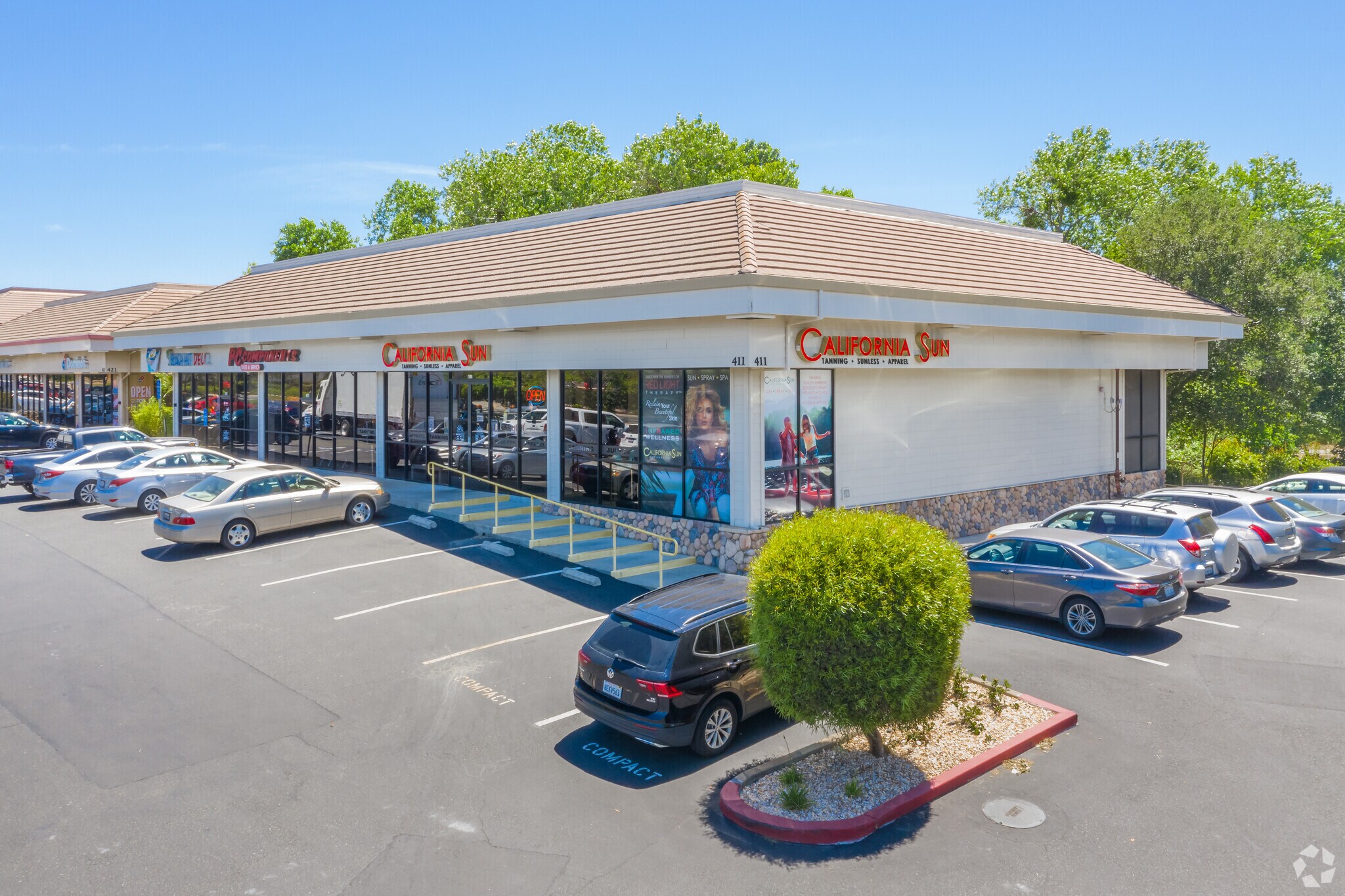 411 Blue Ravine Rd, Folsom, CA 95630 - CALIFORNIA SUN PLAZA | LoopNet