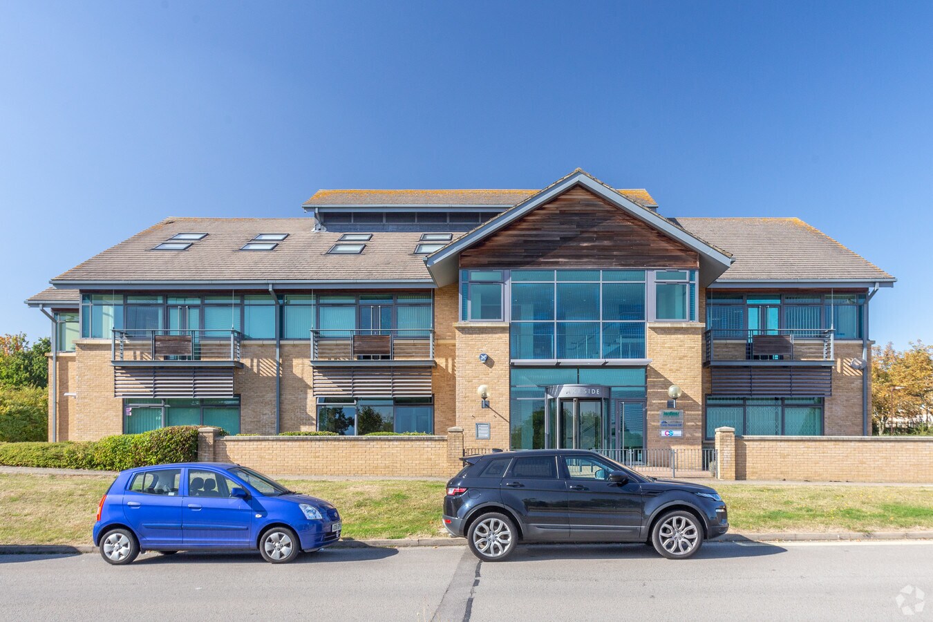 Shirwell Crescent, Milton Keynes, BKM MK4 1GA | LoopNet