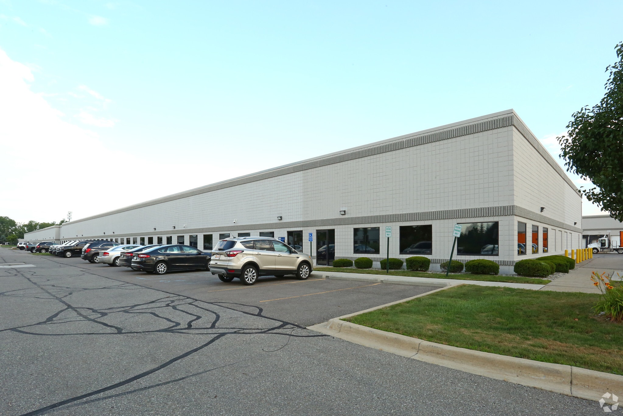 11301 Metro Airport Center Dr, Romulus, MI 48174 - Bldg L | LoopNet