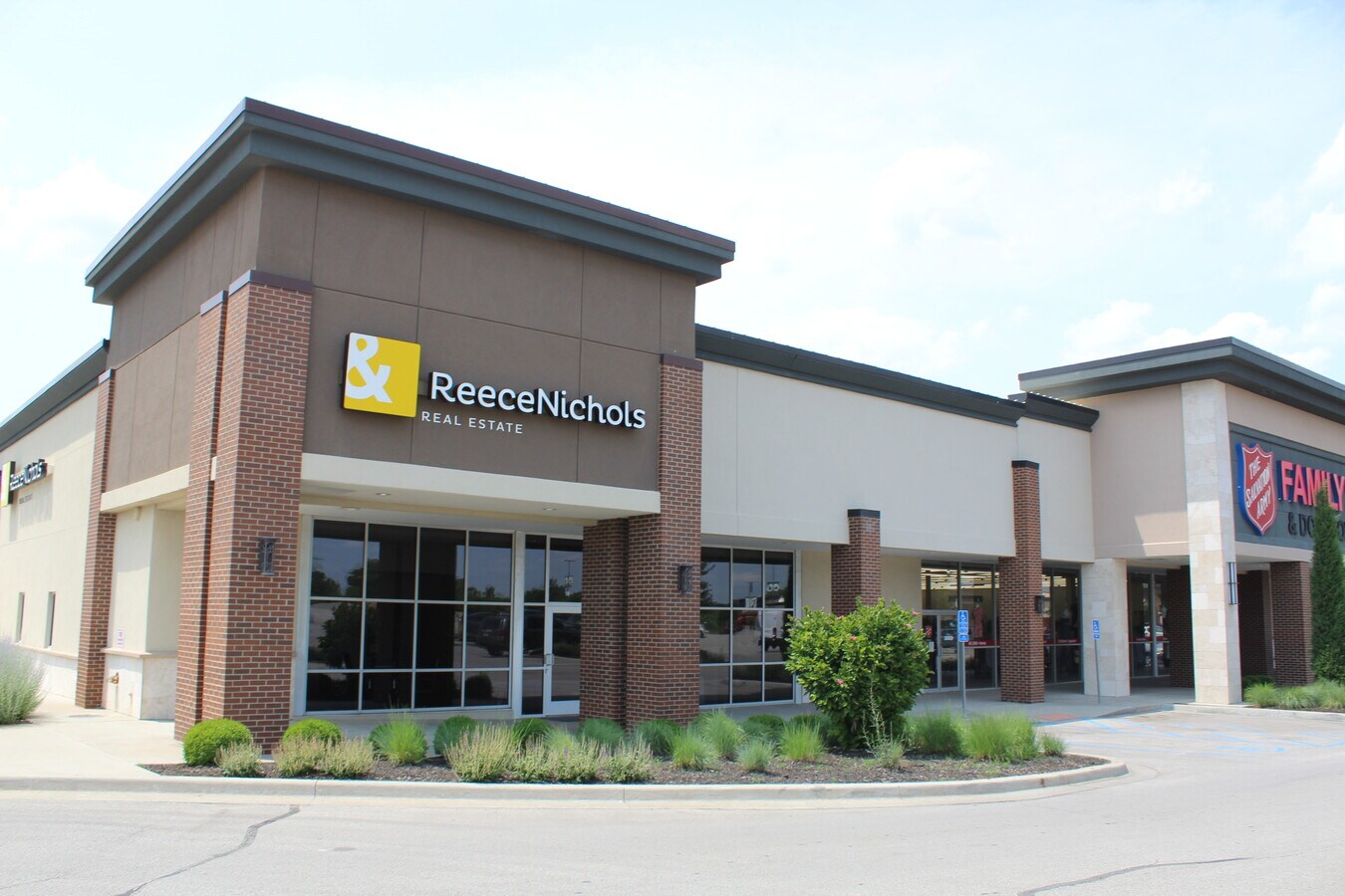 100-172 Cedar Tree Sq, Belton, MO 64012 - Cedar Tree Square | LoopNet