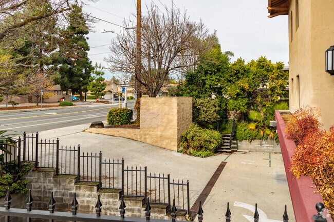 California Commercial Real Estate for Sale | LoopNet