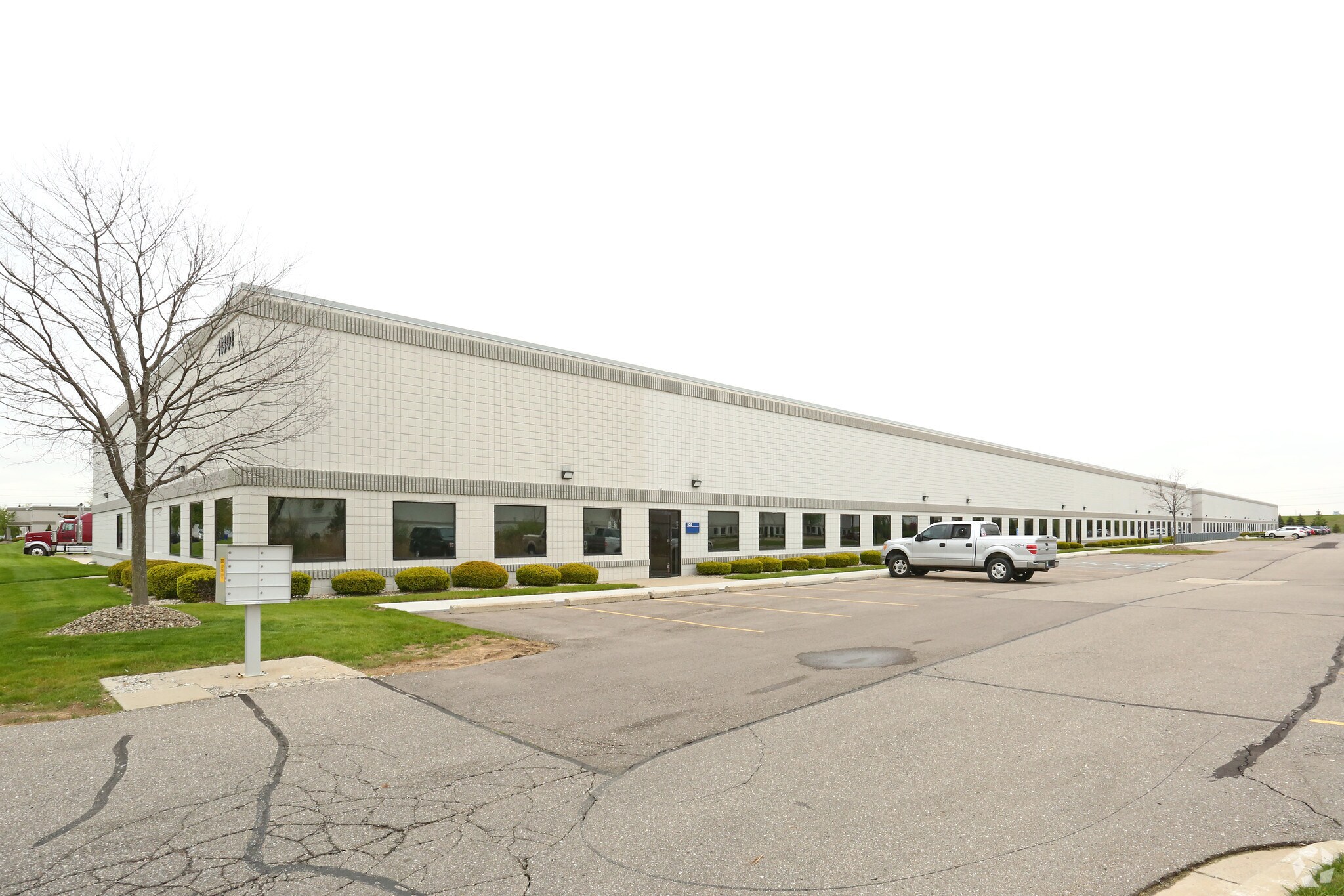 11301 Metro Airport Center Dr, Romulus, MI 48174 - Bldg L | LoopNet