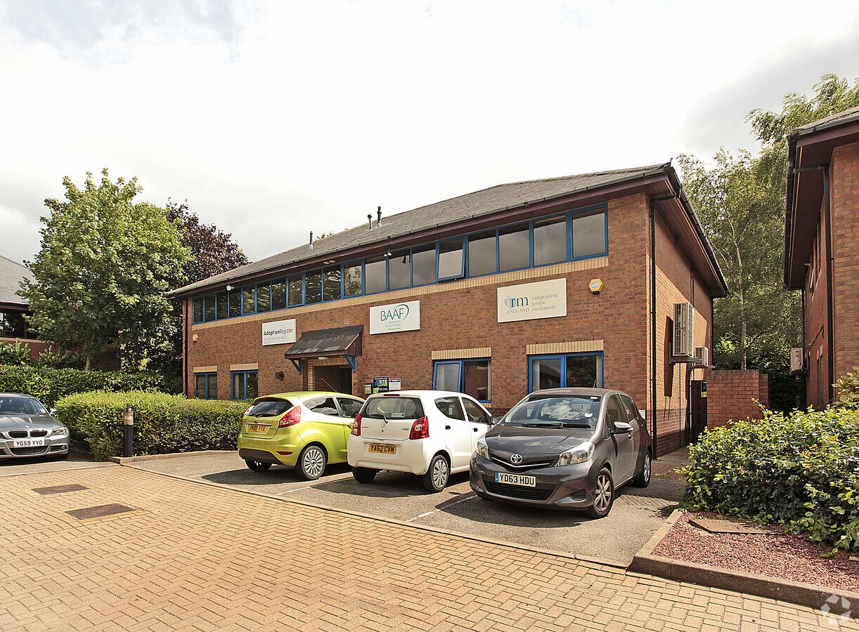 4 Royds Hall Rd, Leeds, WYK LS12 6AJ | LoopNet