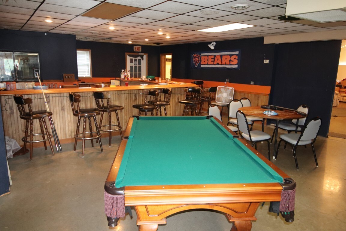 121 N Main St, Roanoke, IL 61561 | LoopNet