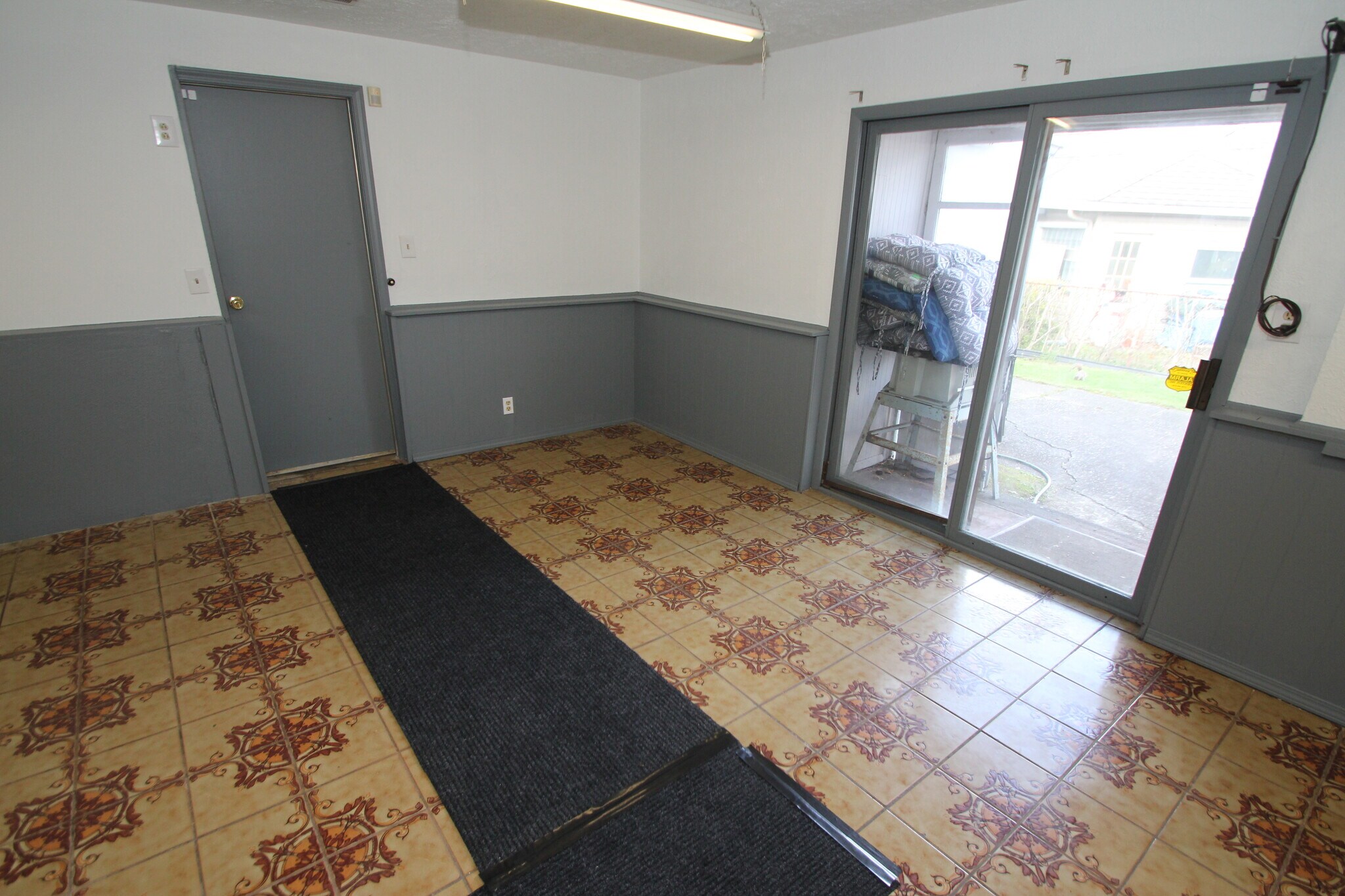 466 Stone Rd, Greece, NY 14616 - Retail for Sale | LoopNet