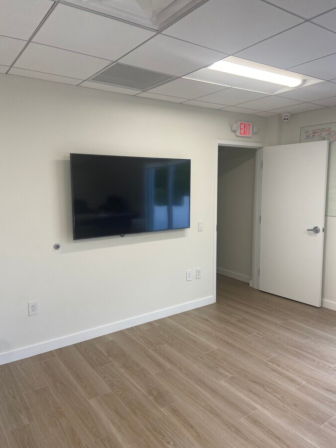 7790 NW 67th St, Miami, FL 33166 | LoopNet