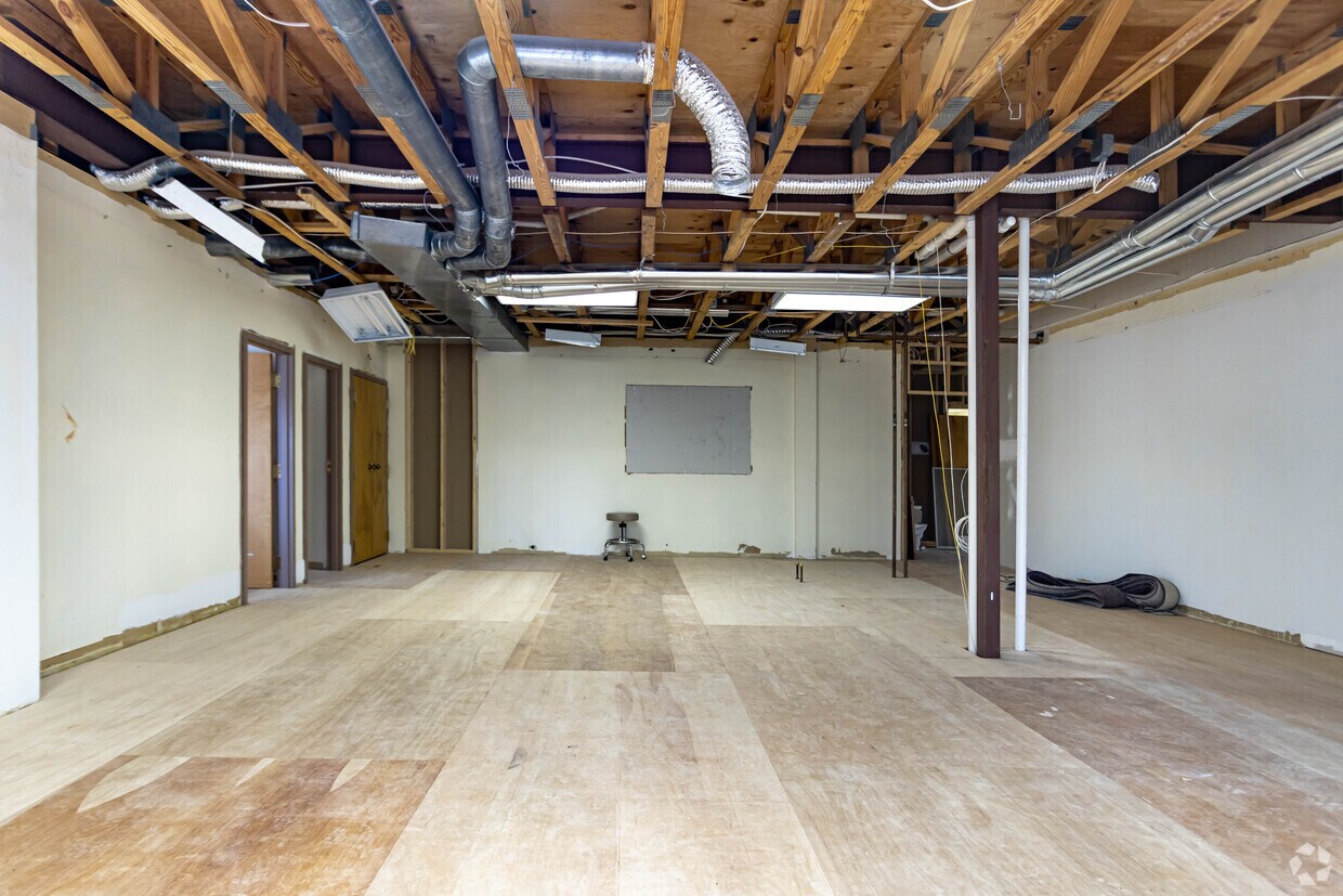 1401 Stone Rd, Rochester, NY 14615 - Pine Ridge Office Building | LoopNet