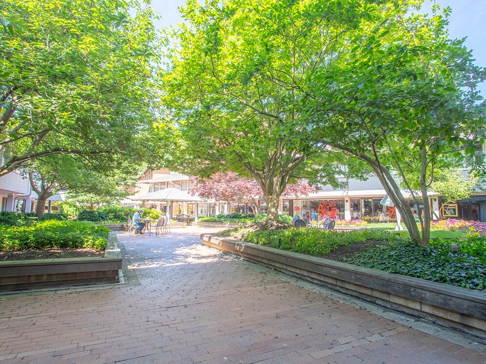 5100 Falls Rd, Baltimore, MD 21210 - The Village of Cross Keys | LoopNet