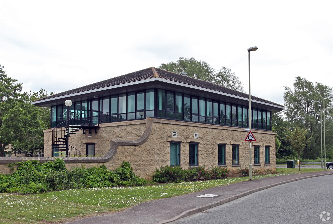 1 Des Roches Sq, Witney, OX28 4LG | LoopNet