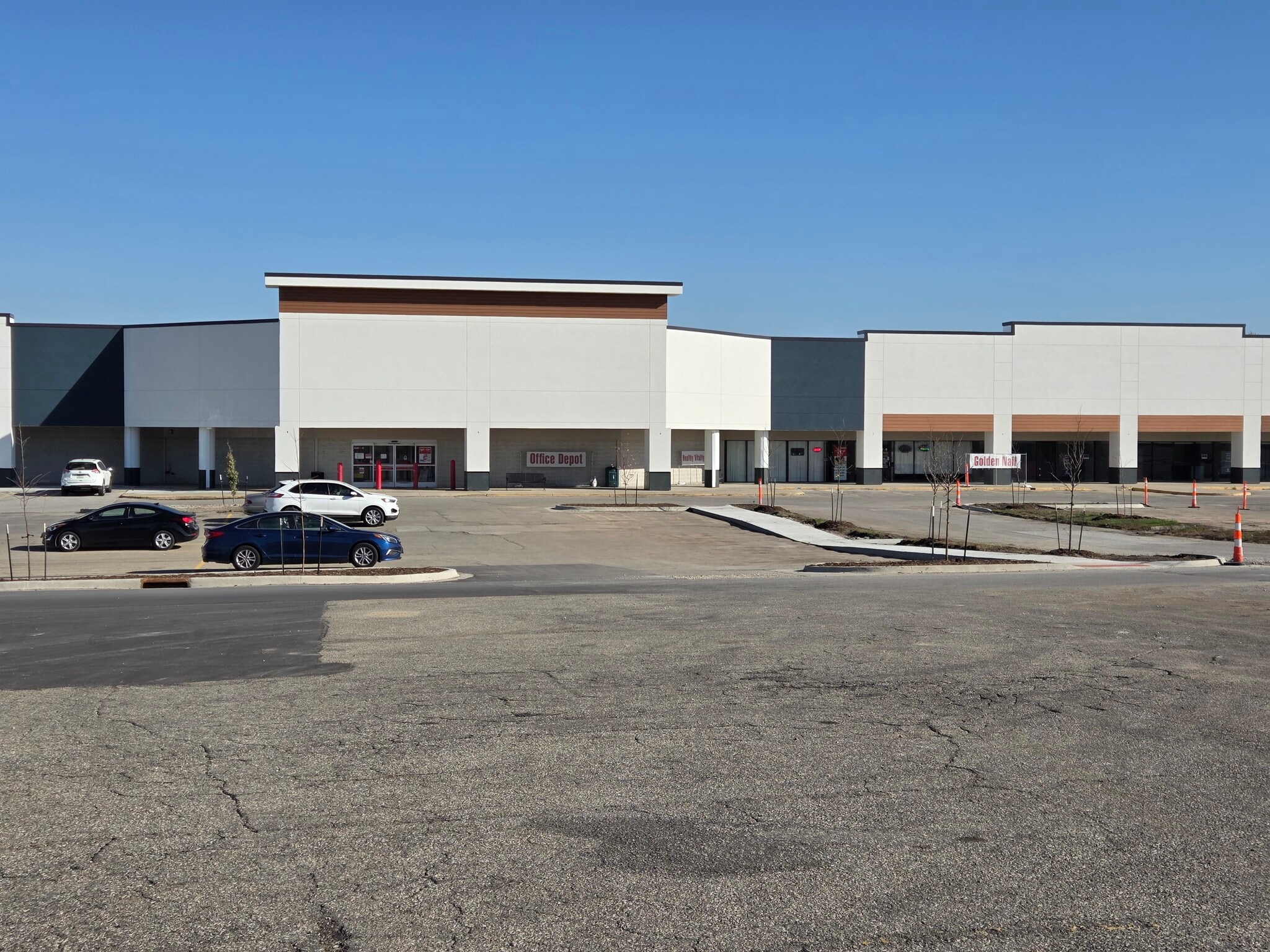 4365 Merle Hay Rd, Des Moines, IA 50310 - Haymarket Square | LoopNet