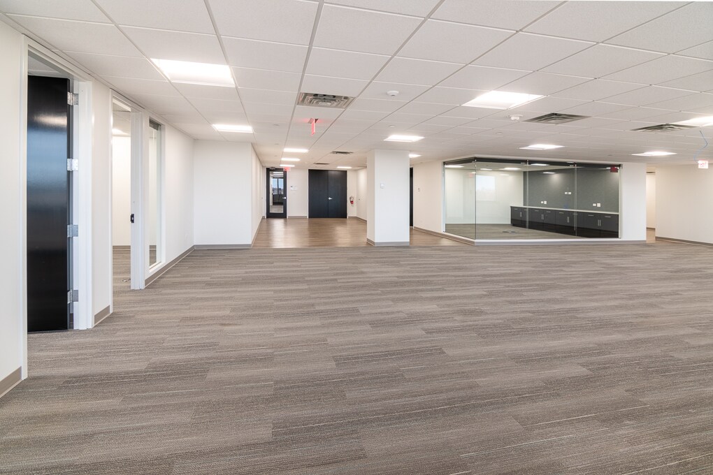 3701 Algonquin Rd, Rolling Meadows, IL 60008 - Crossroads | LoopNet