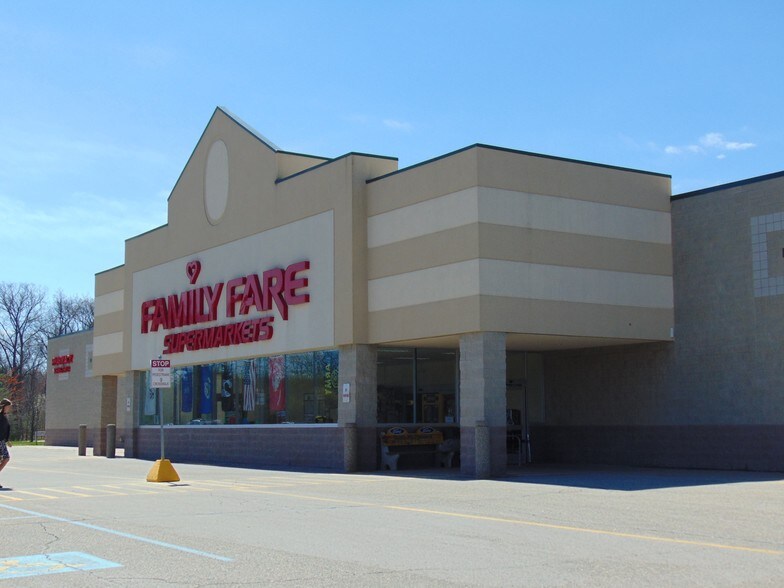 1570 N Clare Ave, Harrison, MI 48625 | LoopNet