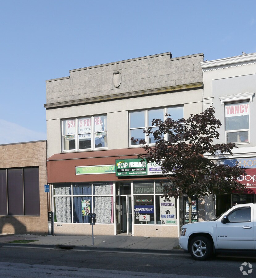 33 Main St, Hempstead, NY 11550 | LoopNet