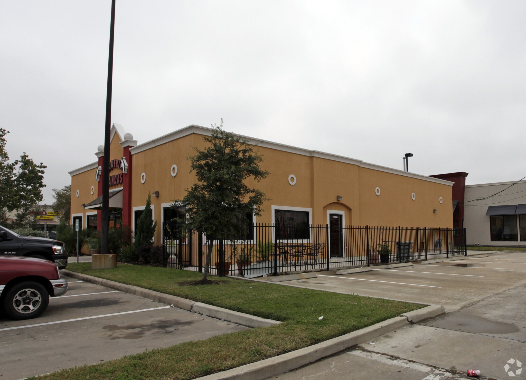 5600-5610 Gulfton Dr, Houston, TX 77081 - Plaza de las Americas | LoopNet