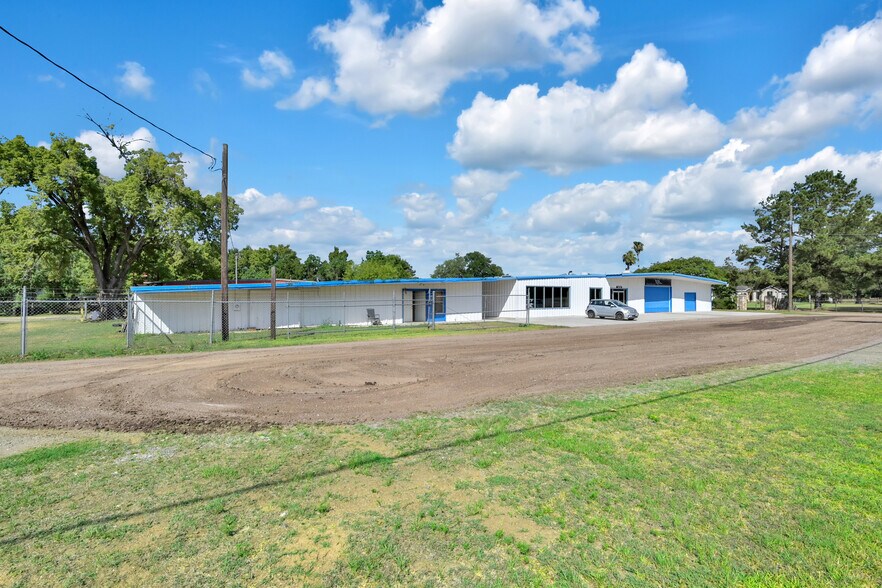 11838 FM 3083 Rd, Conroe, TX 77301 | LoopNet