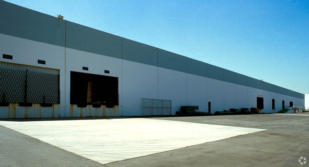 255 W Manville St, Compton, CA 90220 - Bldg 6 | LoopNet