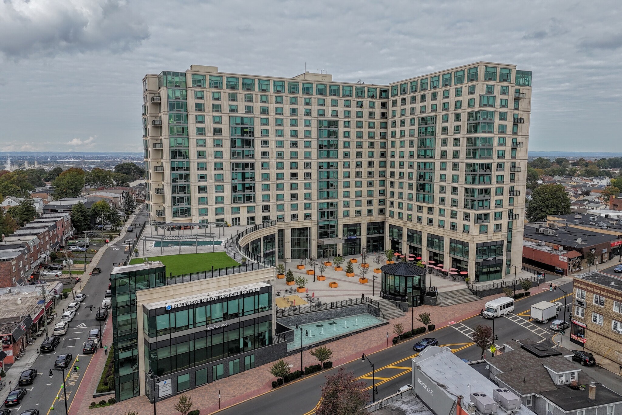 695 Anderson Avenue, Cliffside Park, NJ 07010 - THE TOWNE CENTRE | LoopNet