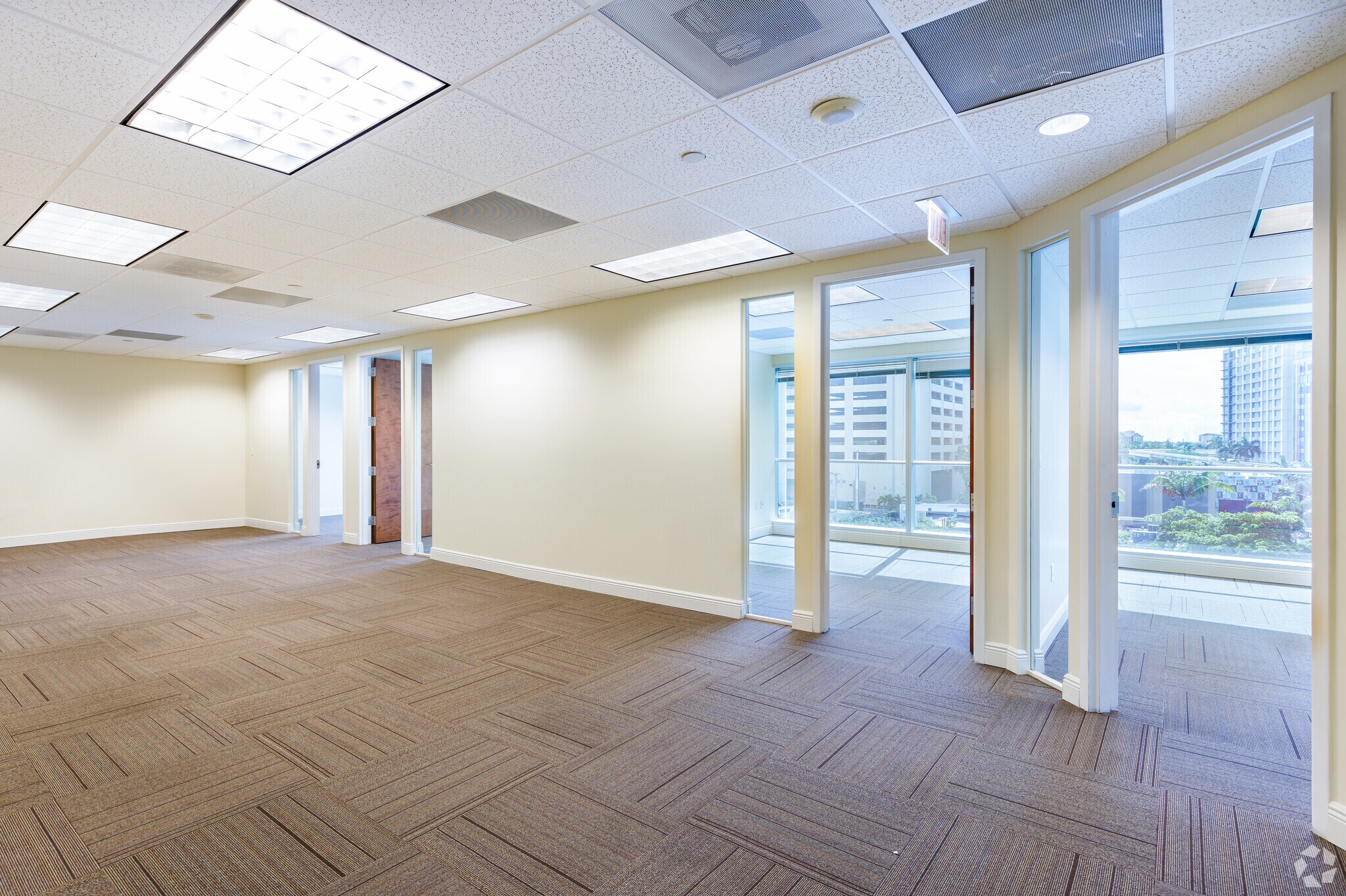 1401 Brickell Ave, Miami, FL 33131 - Banco Santander Building | LoopNet.com