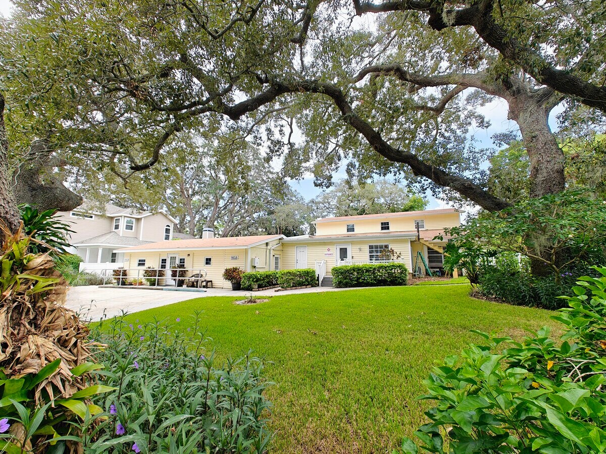 905 Virginia Ave, Tarpon Springs, FL 34689 | LoopNet