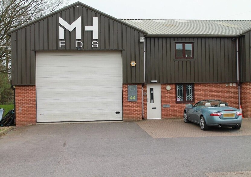 44-45 London Rd, Hook, RG27 9GR | LoopNet