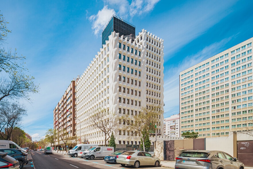 Avenida De Fuente De La Mora, 1, 28050 Madrid - Edificio Novus | LoopNet