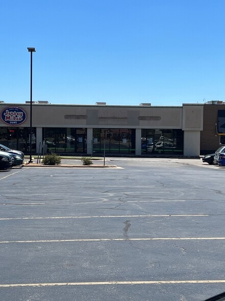 2502 NW Cache Rd, Lawton, OK 73505 - Hamra Plaza | LoopNet