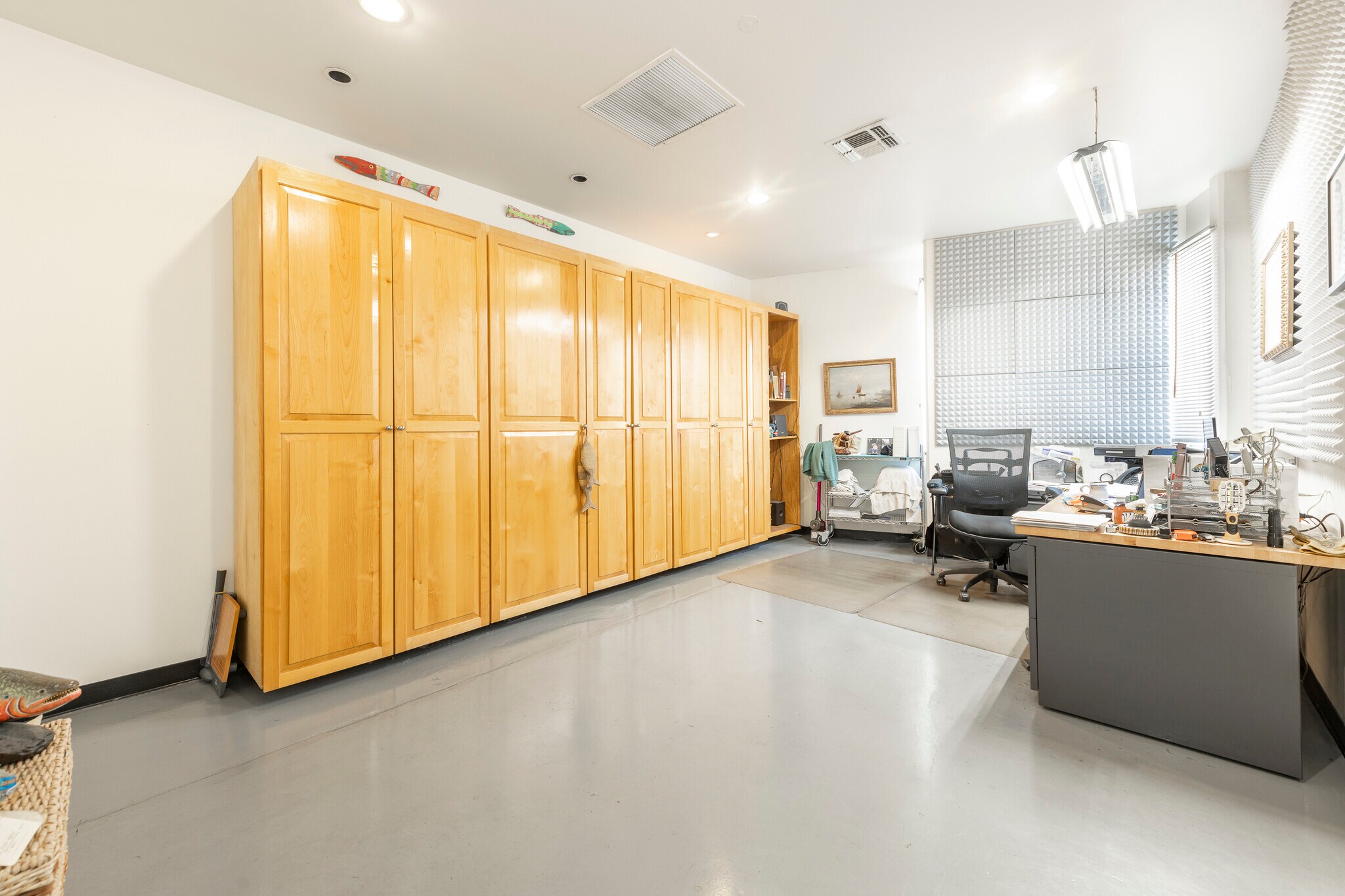 7820 Gloria Ave, Van Nuys, CA 91406 - Industrial for Sale | LoopNet 7820 Gloria Ave, Van Nuys, CA 91406 - Industrial for Sale | LoopNet