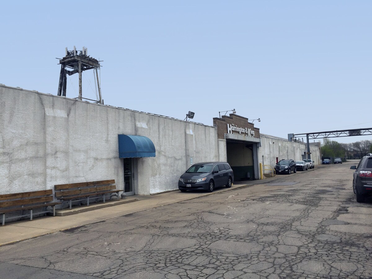 5658 W Fillmore St, Chicago, IL 60644 | LoopNet