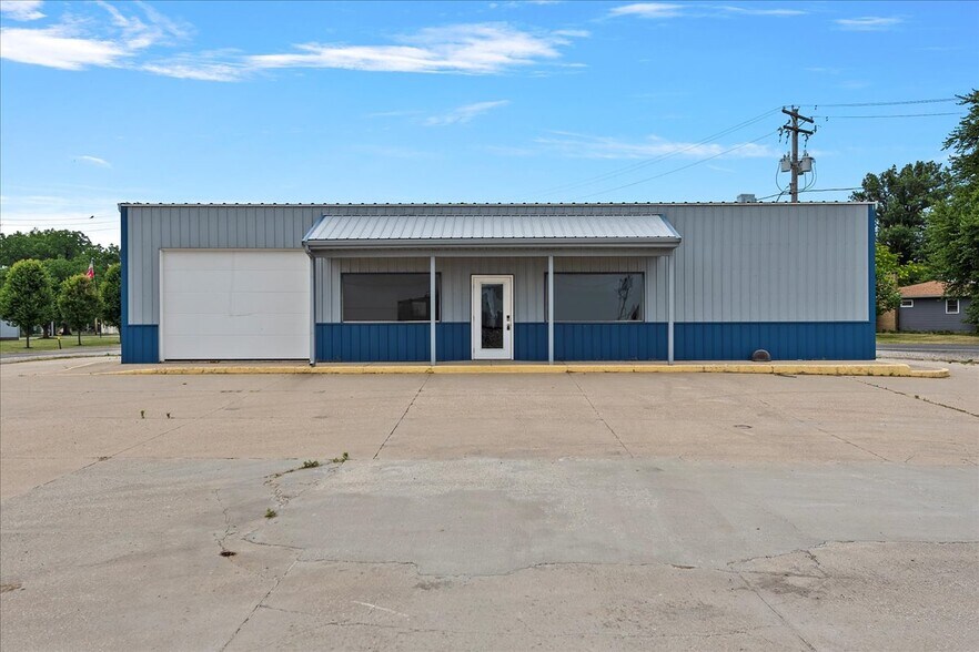 805 Sarpy St, Morrisonville, IL 62546 | LoopNet