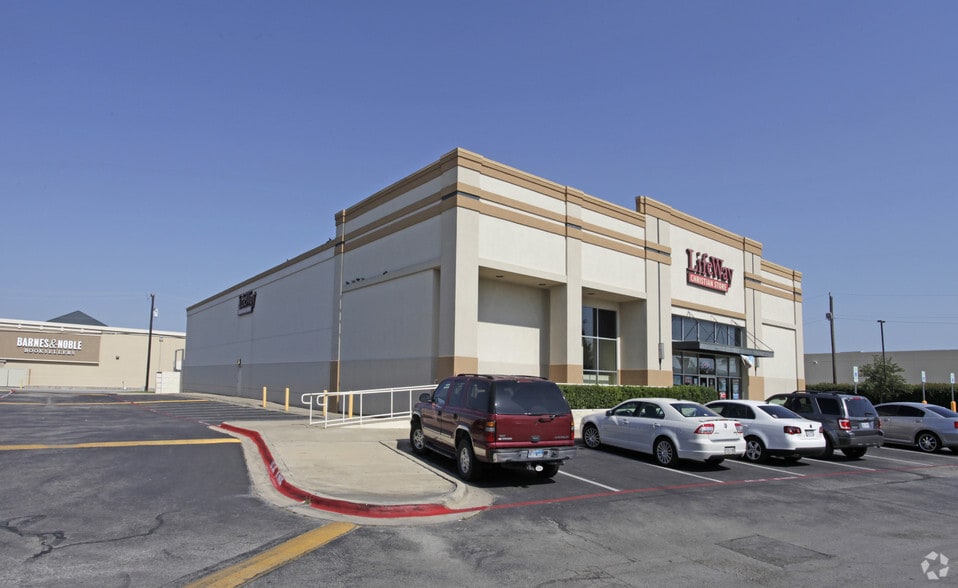 924 NE Loop 820, Hurst, TX 76053 - Retail for Sale | LoopNet