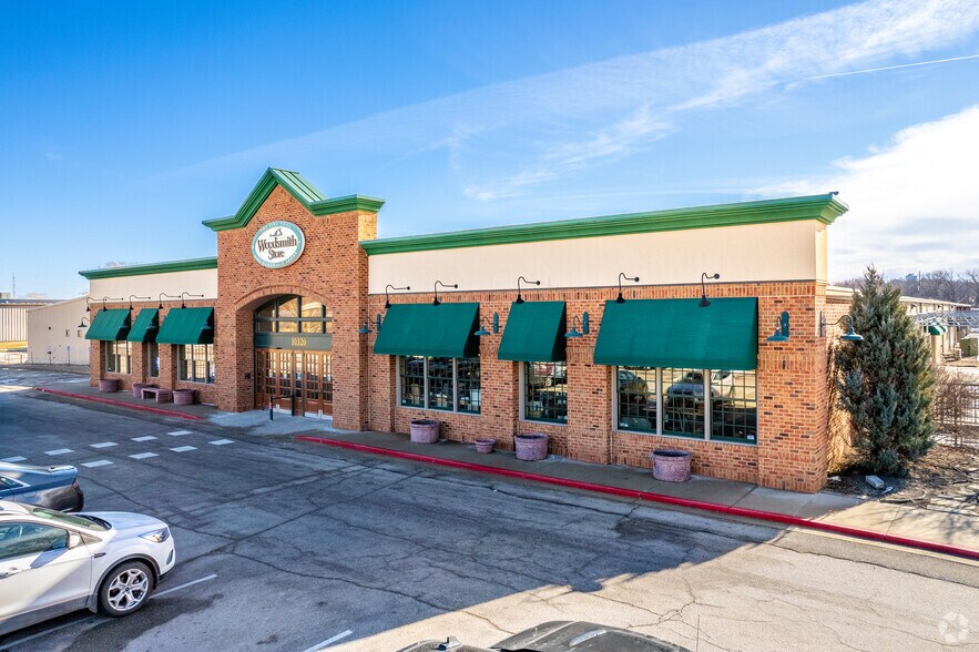 10320 Hickman Rd, Clive, IA 50325 - Industrial for Sale | LoopNet