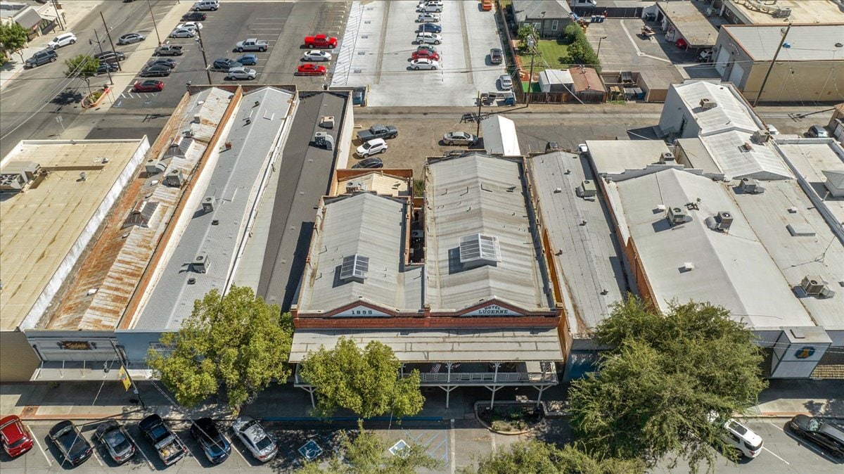 321 W D St, Lemoore, CA 93245 - Retail for Sale | LoopNet