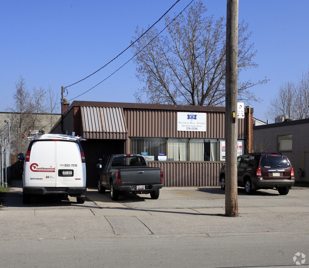 6 Six Point Rd, Toronto, ON M8Z 2W8 | LoopNet