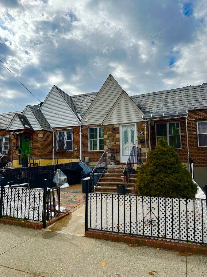 3016 82nd St, East Elmhurst, NY 11370 | LoopNet