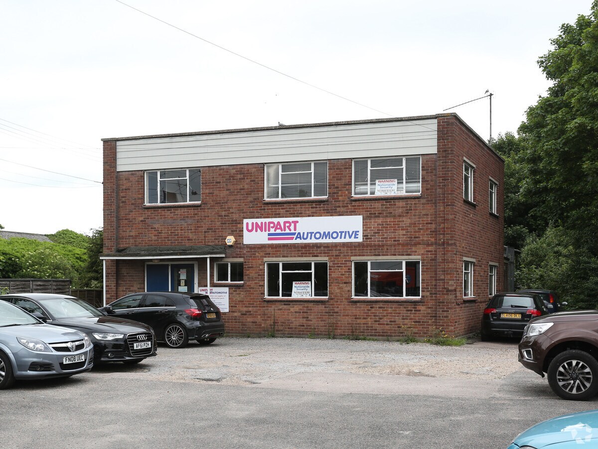 5 Hall Rd, Heybridge, CM9 4NF | LoopNet