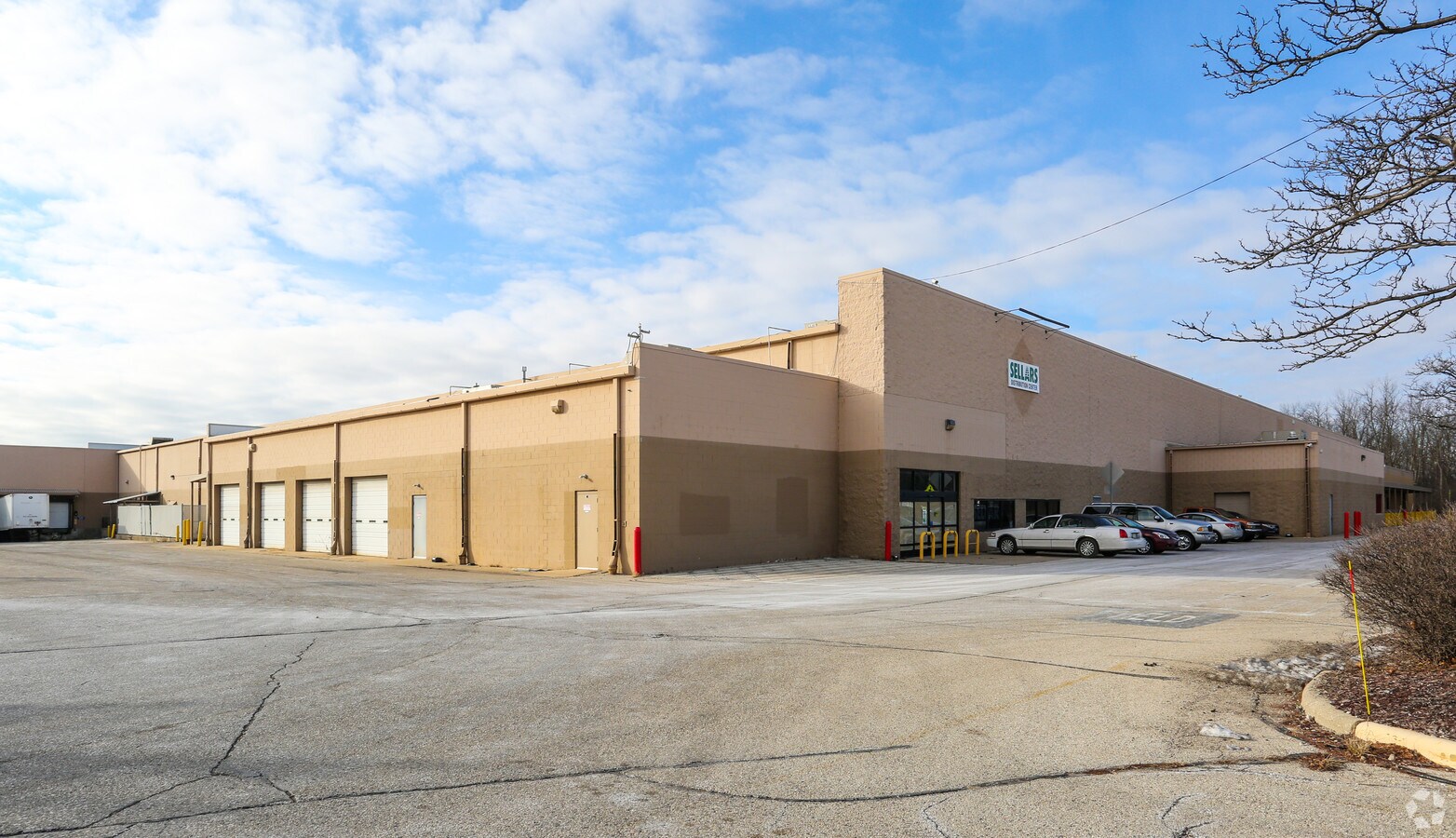 7701 W Calumet Rd, Milwaukee, WI 53223 | LoopNet