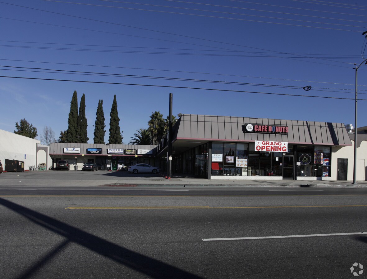 13637-13649 Vanowen St, Van Nuys, CA 91405 | LoopNet