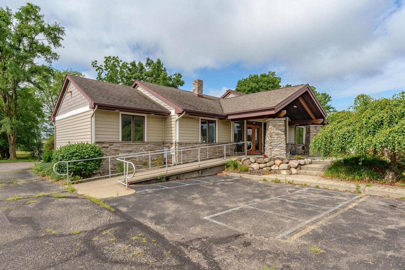 2943 W Dickman Rd, Battle Creek, MI 49037 | LoopNet