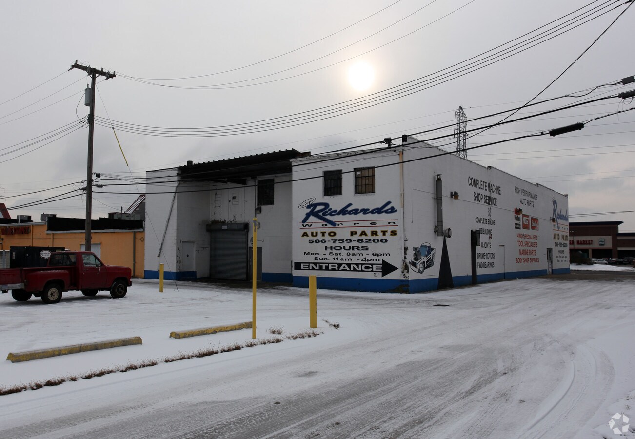 1981 E Eight Mile Rd, Warren, MI 48091 | LoopNet