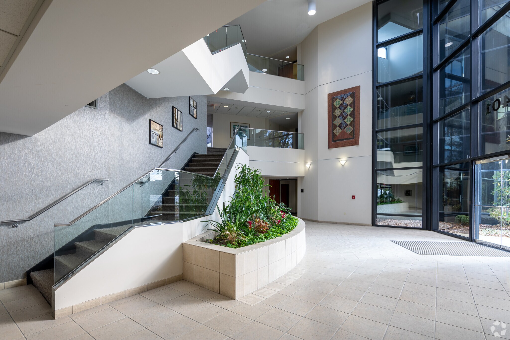 10401 Linn Station Rd, Louisville, KY 40223 - Plainview Center | LoopNet