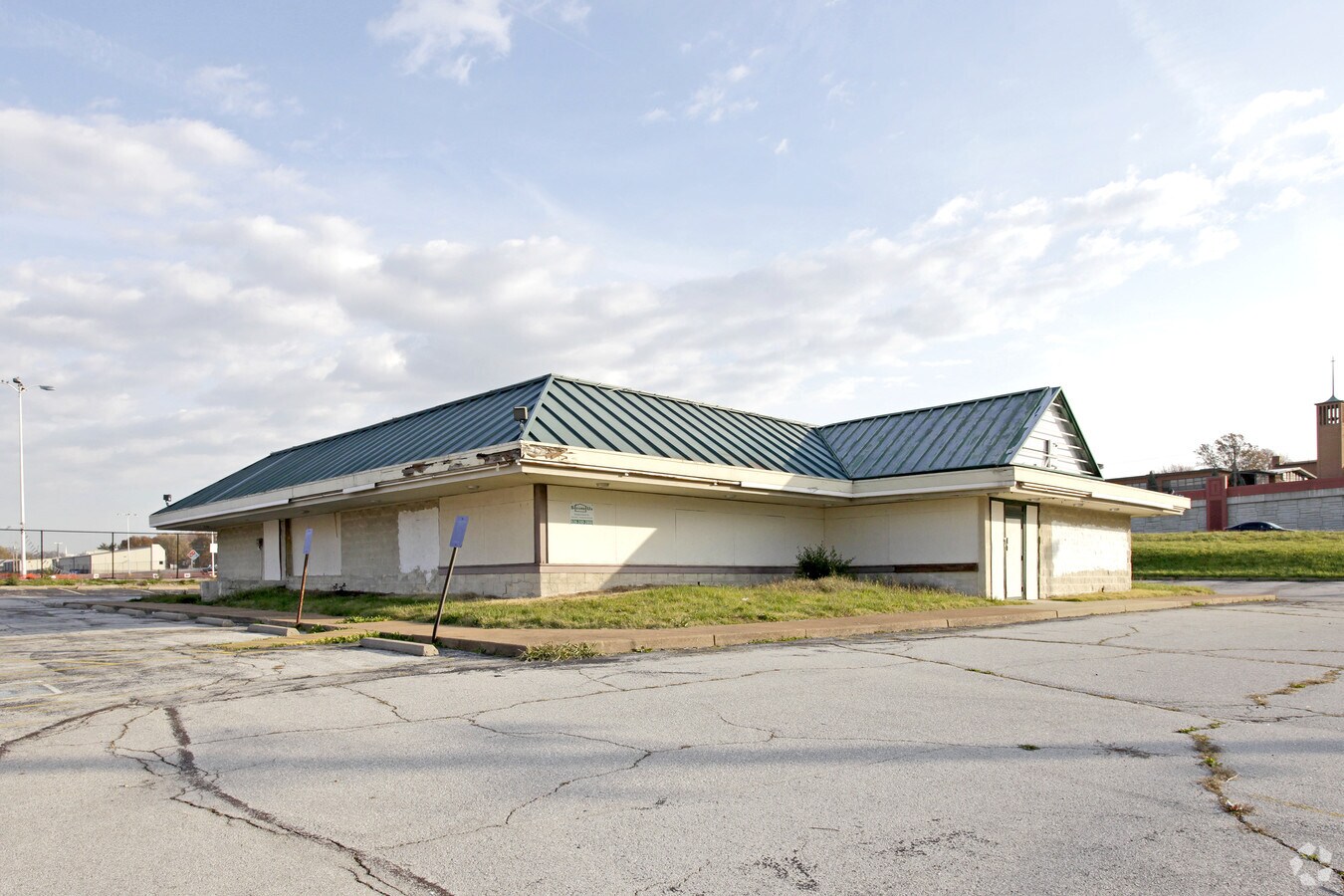 2595 Chambers Rd, Saint Louis, MO 63136 | LoopNet